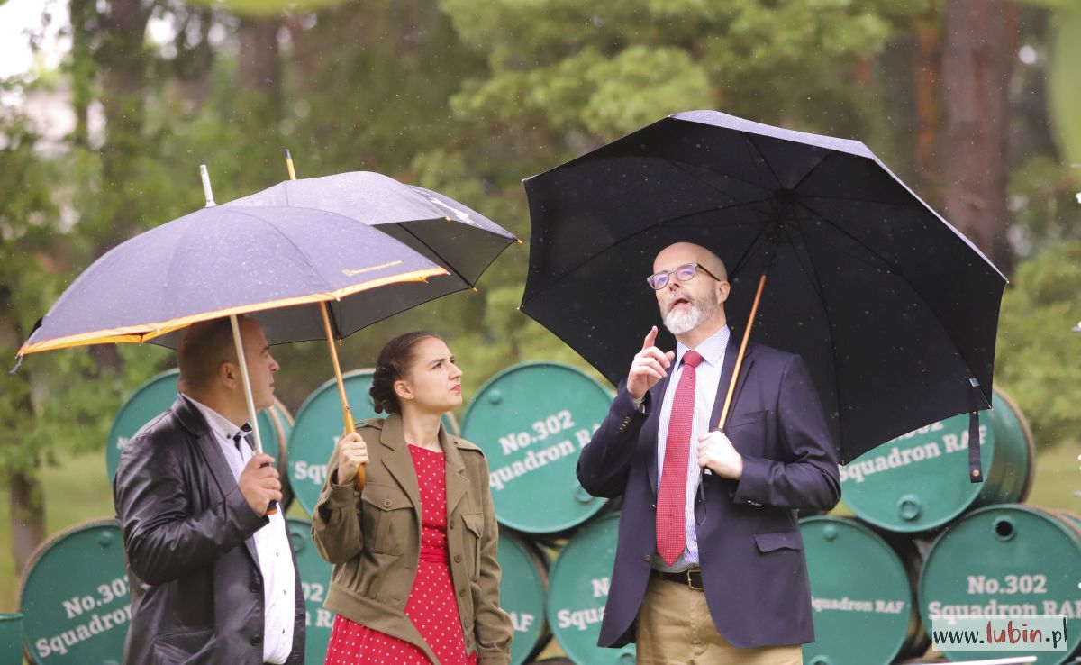 Wysłannik królowej Elżbiety II w lubińskim parku Leśnym - RegionFAN.pl