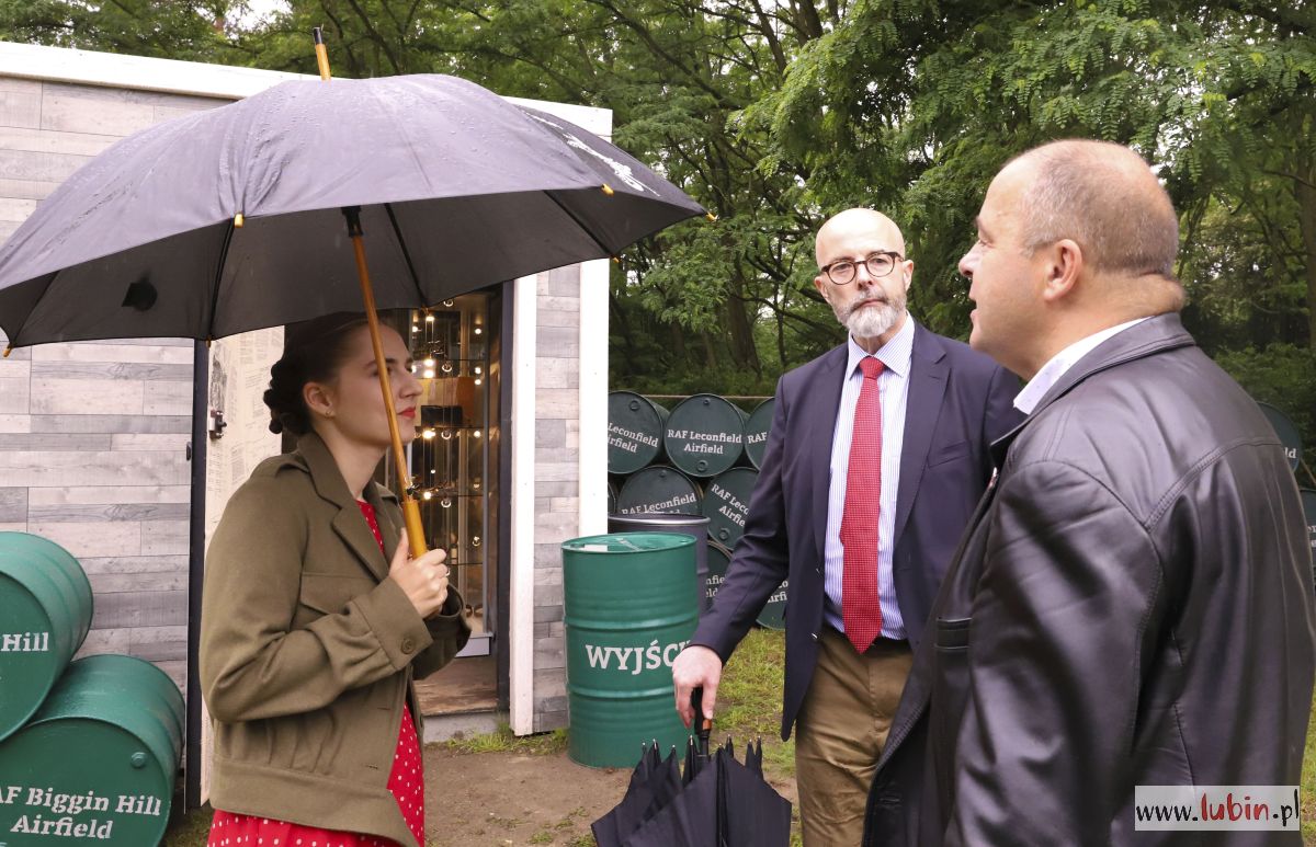 Wysłannik królowej Elżbiety II w lubińskim parku Leśnym - RegionFAN.pl